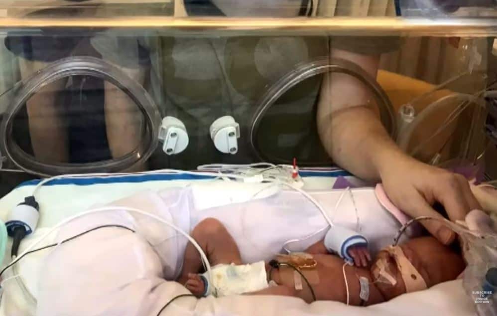 Passenger flying first-class gave up his seat for a mom with a sick baby