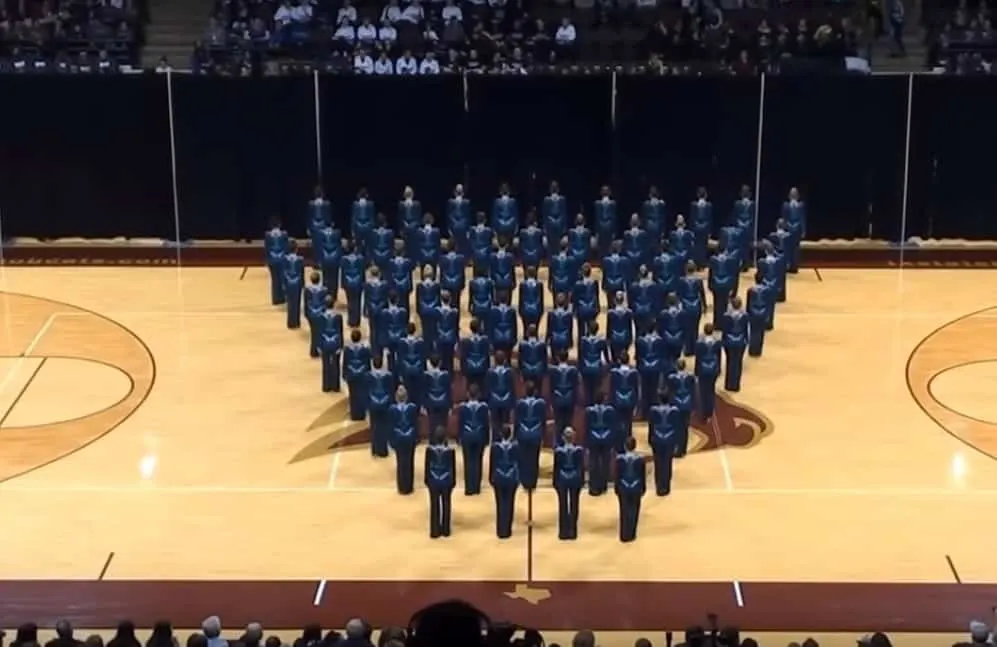 Dancers form a big circle, wows crowd with incredibly precise high kick ...