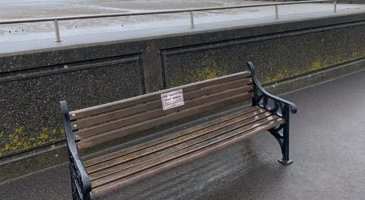 Police create 'chat benches' so strangers can chat and to fight elderly ...