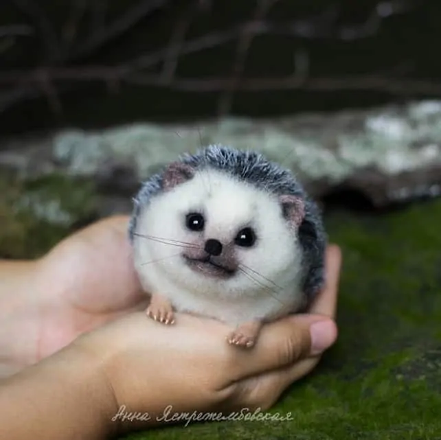 Talented artist creates hyper-realistic tiny animal sculptures ...