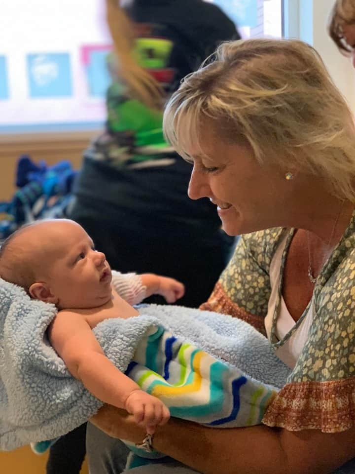 ‘Superhero’ 4-year-old girl donates bone marrow to save her infant brother