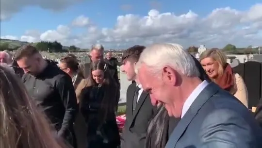 People attending funeral burst out laughing when they hear dead man's ...
