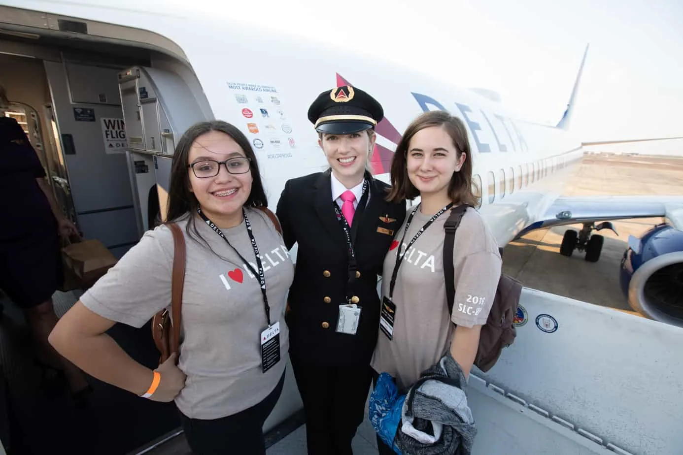 All-women airline crew flies 120 girls to NASA headquarters to inspire ...