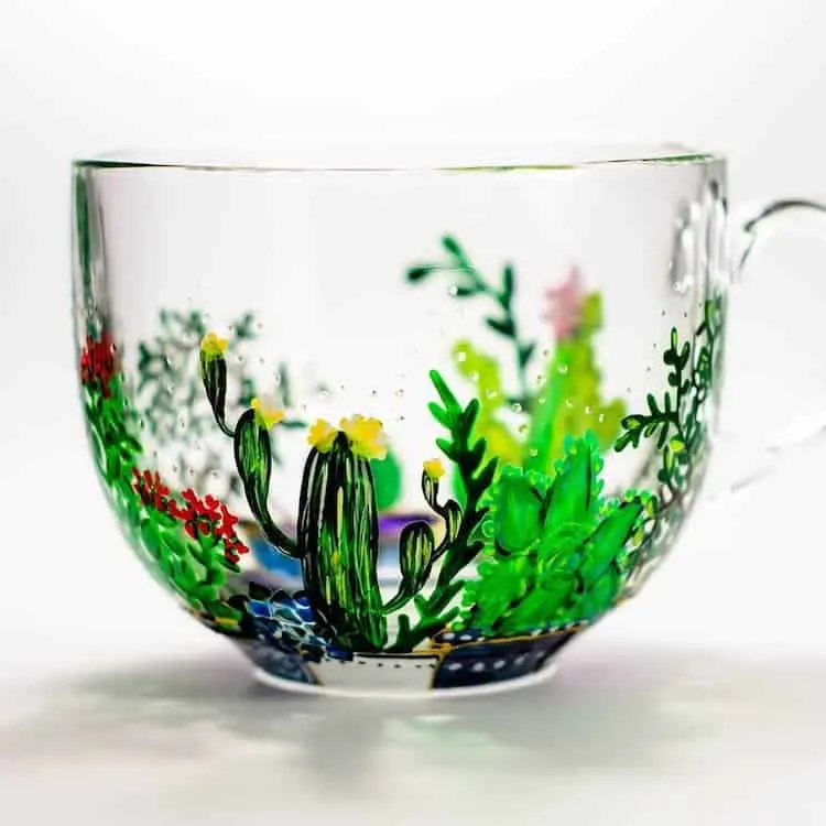 Artist creates mesmerizing art by hand-painting glass mugs with ...