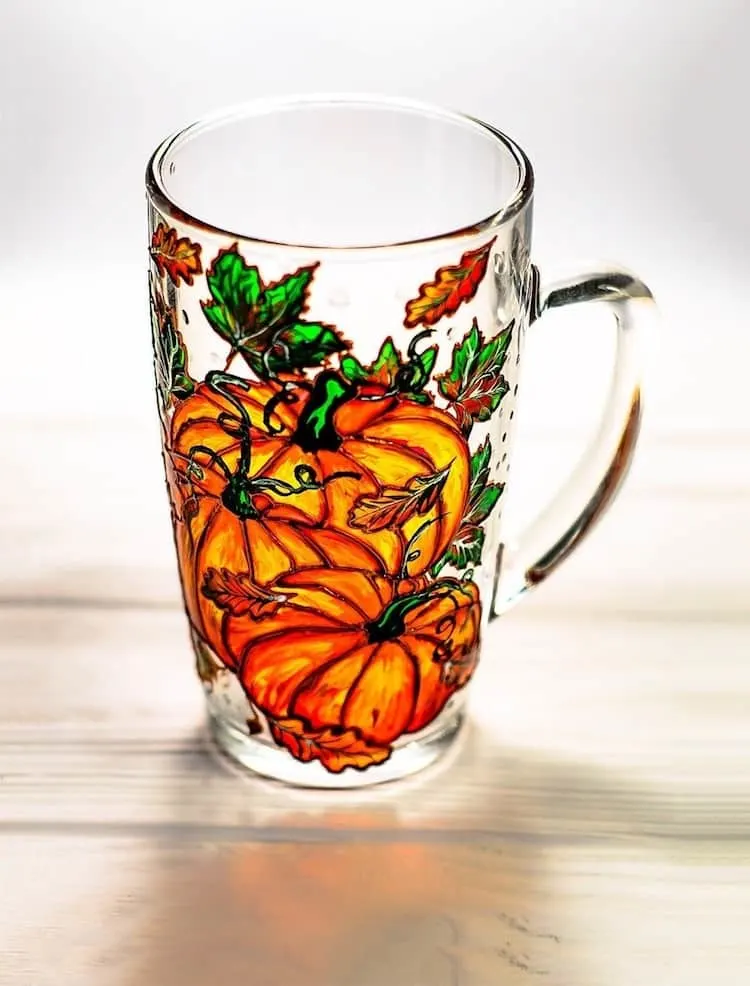 Artist creates mesmerizing art by hand-painting glass mugs with ...