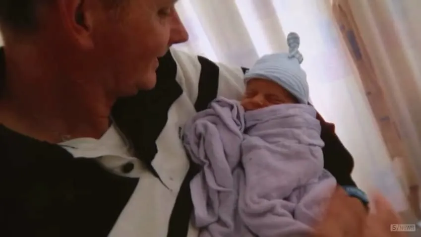 Woman gives birth at 48 years old after suffering from 18 miscarriages