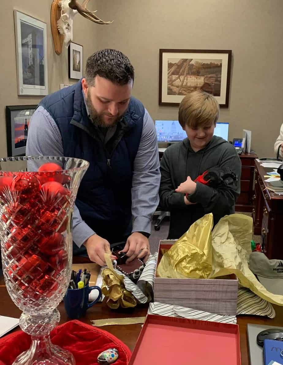 Boy Born Without Fingers Calls His New 3d Printed Hands A Miracle Come