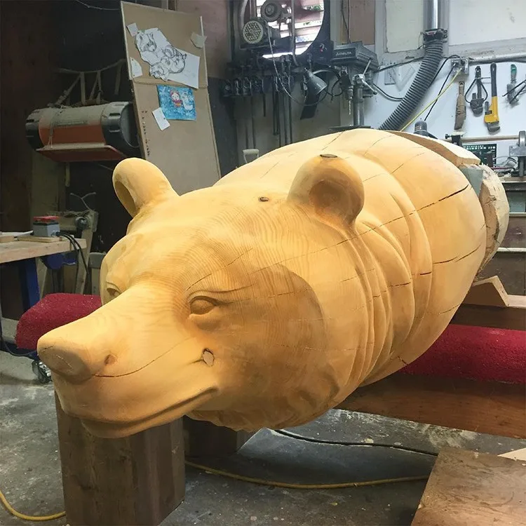 Artist creates incredible sculptures of animals crawling out of trees ...