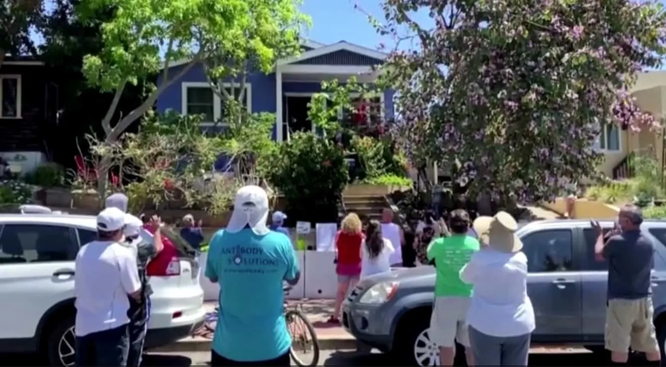 Opera singer stages concert on front porch as people watch in awe while ...