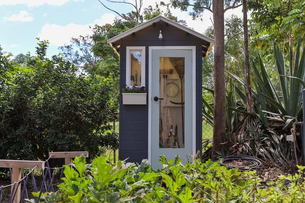 This Hampton-style tiny home is full of clever small space design and ...