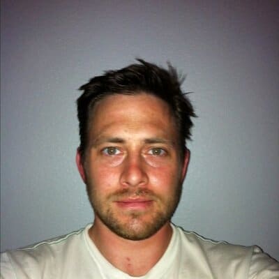 Man finds cabin intact and note from firefighters after wildfire burned ...