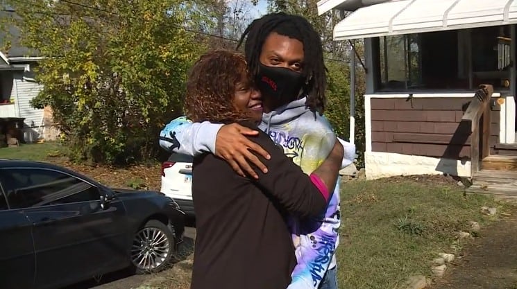 Teen Kroger worker reaches into his own pocket to help pay for elderly ...