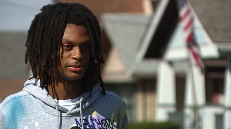 Teen Kroger worker reaches into his own pocket to help pay for elderly ...