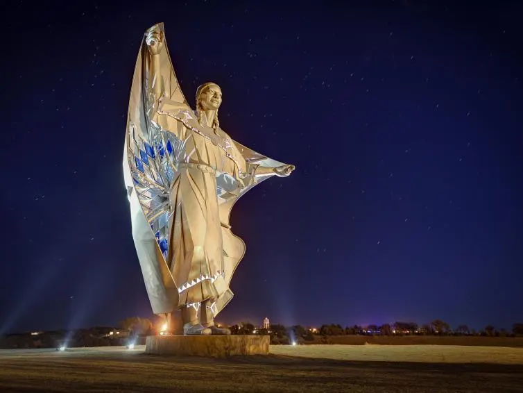 Stunning 50-foot tall statue named 'Dignity' honors Native American ...