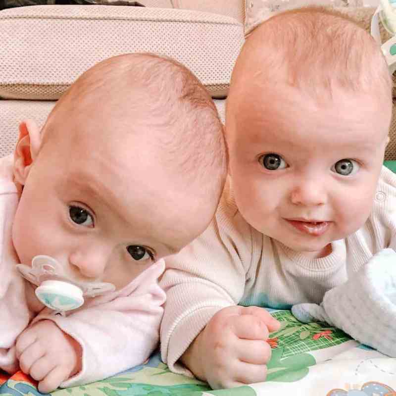 Woman gives birth to ultra rare 'super twins' born on same day but ...