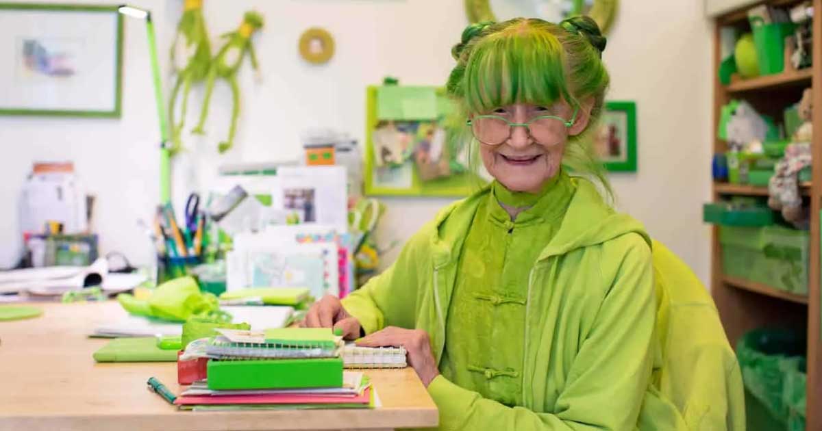 Meet the Green Lady, an artist who dresses entirely in green - and even ...