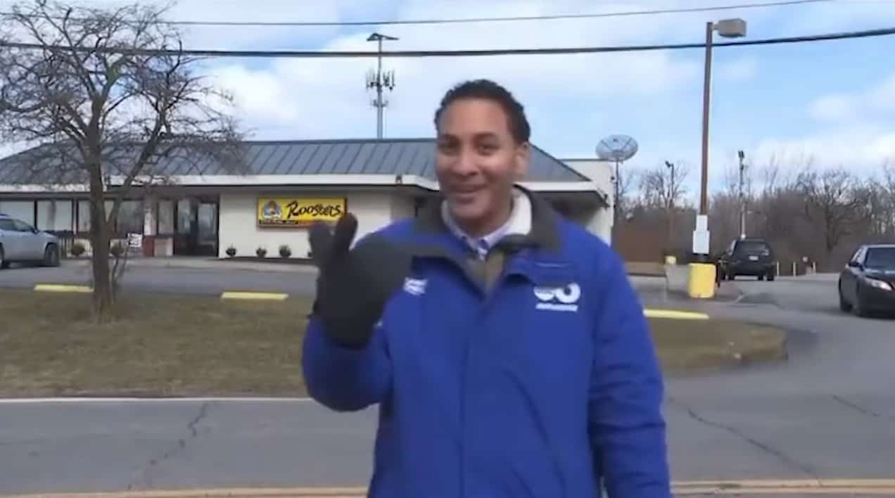 Mom interrupts TV reporter son while he's filming in hilarious ...