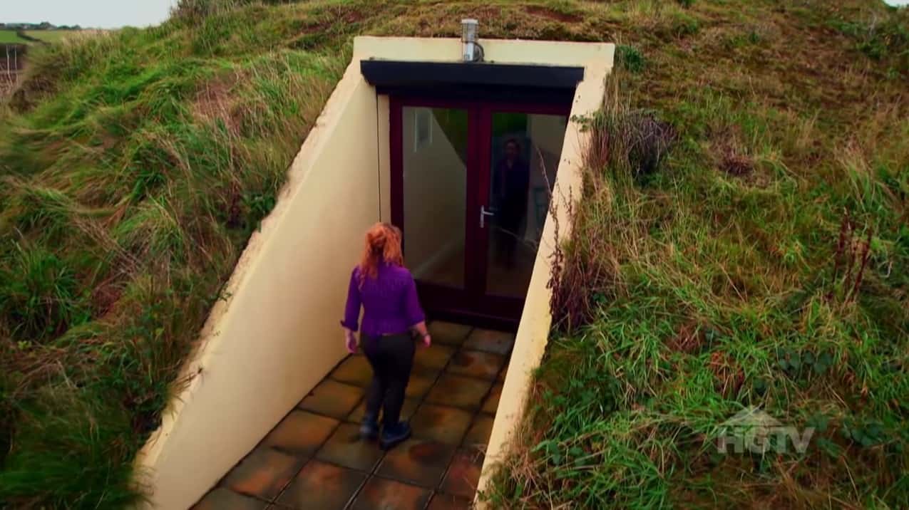 Woman transforms old World War II bunker into the fully functional home ...