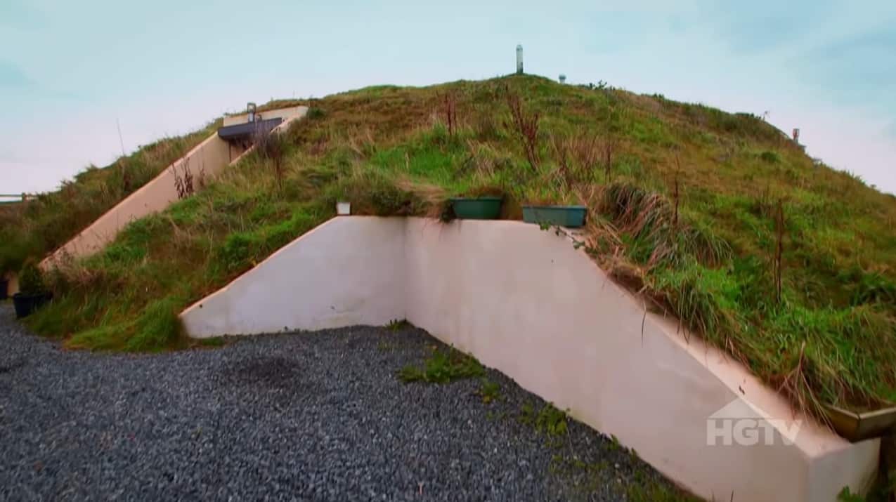 Woman transforms old World War II bunker into the fully functional home ...