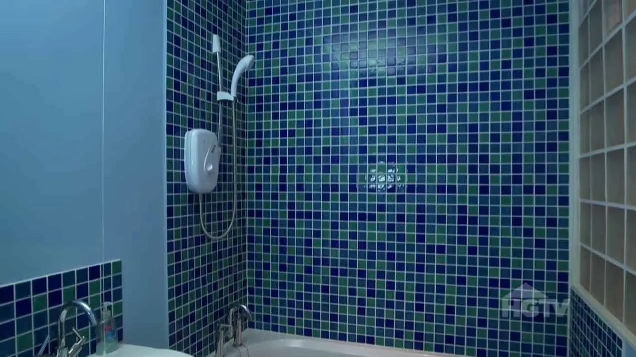 Woman transforms old World War II bunker into the fully functional home ...