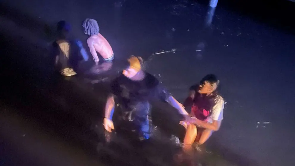 Teen bravely jumps into the water to save three girls and a police ...