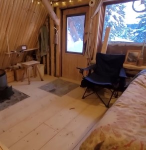 Couple built a log cabin in Alaskan wilderness