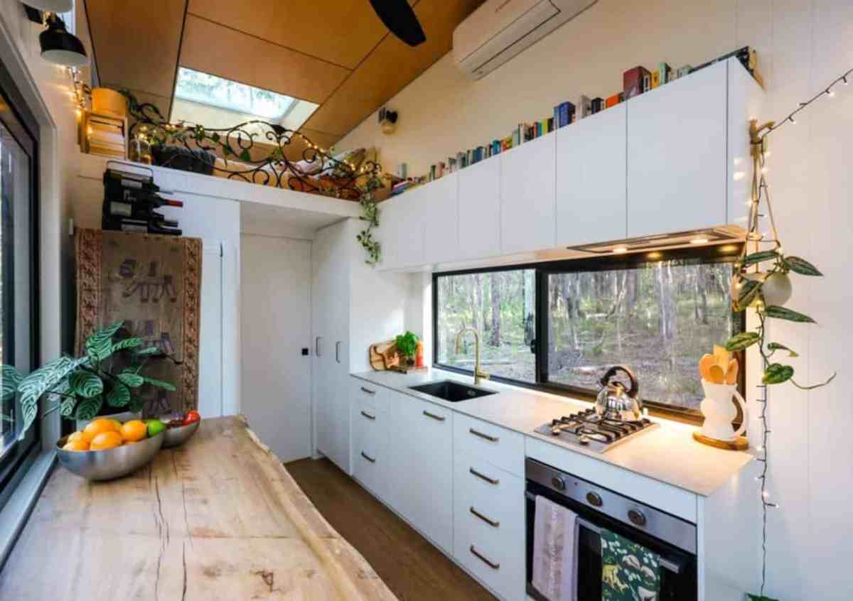 Woman designs stunning tiny home with multiple windows that combines ...