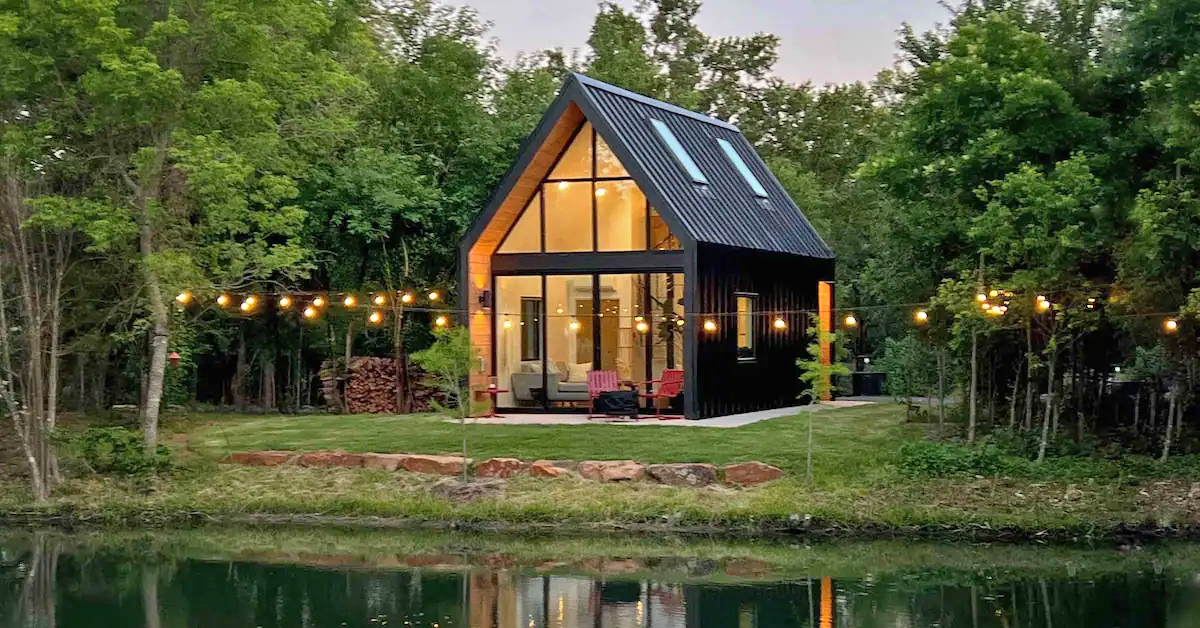 This 25-year-old built a picturesque ‘Tiny Hotel’ that generates him ...