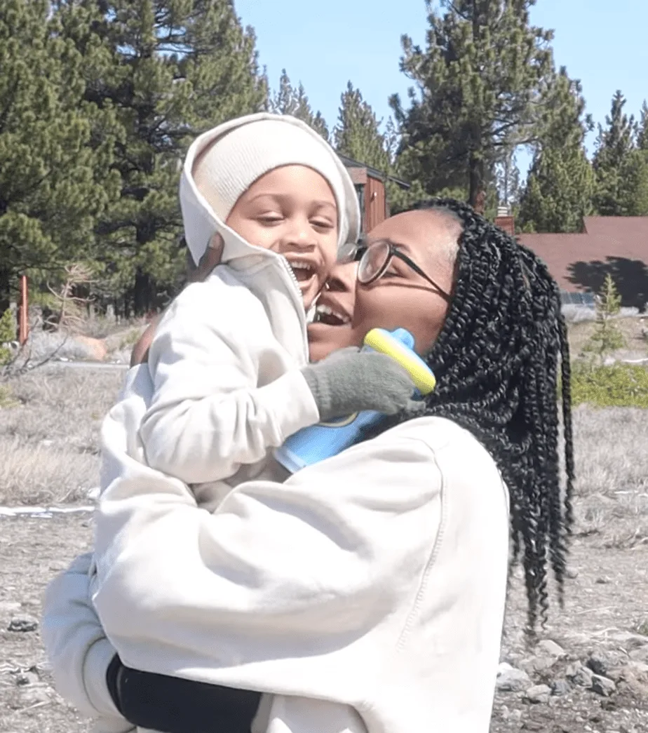 Single mom with a budget of $5K transforms van into a tiny home so she ...