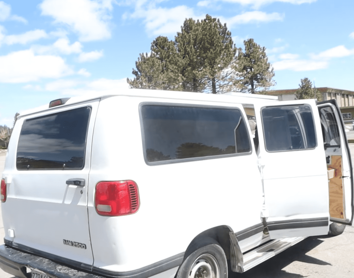 Single mom with a budget of $5K transforms van into a tiny home so she ...
