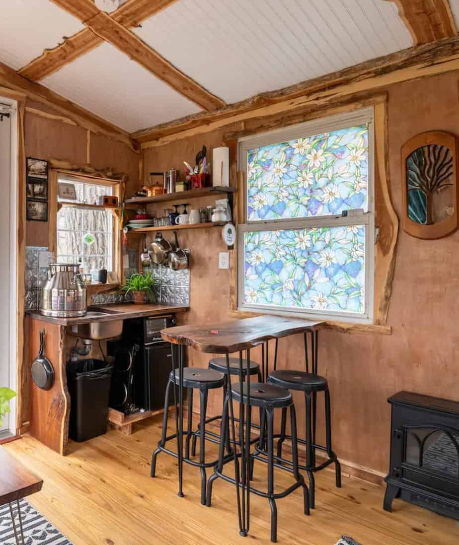 Man builds a treehouse puts it on AirBnB