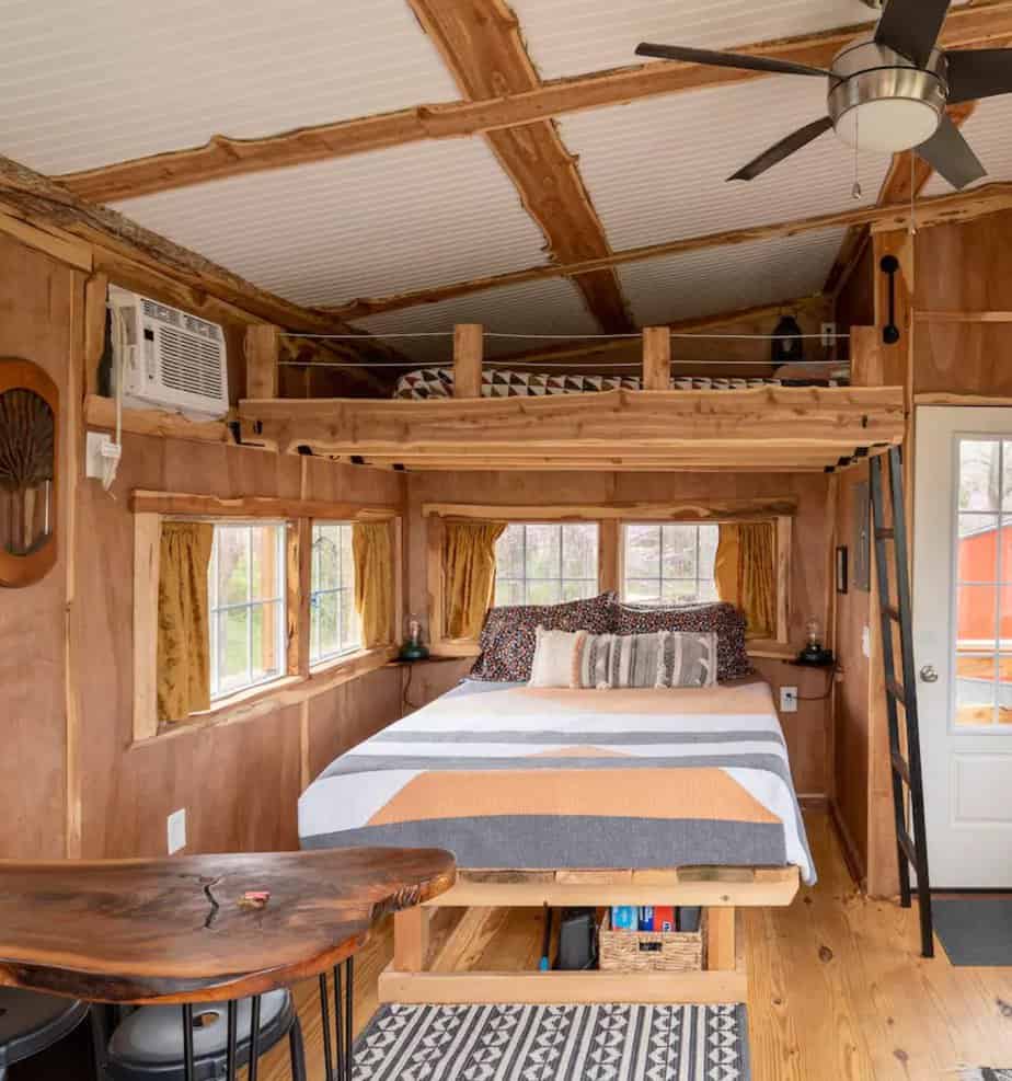 Man builds a treehouse puts it on AirBnB