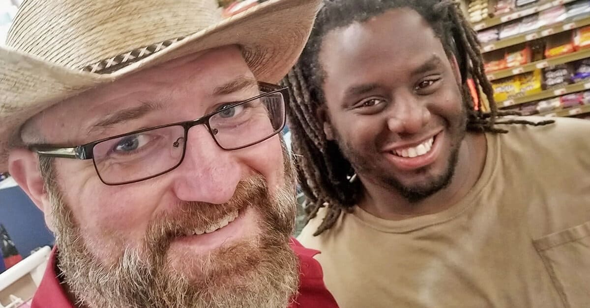 A Stranger Volunteered To Pay For Man S Groceries After His Debit Card