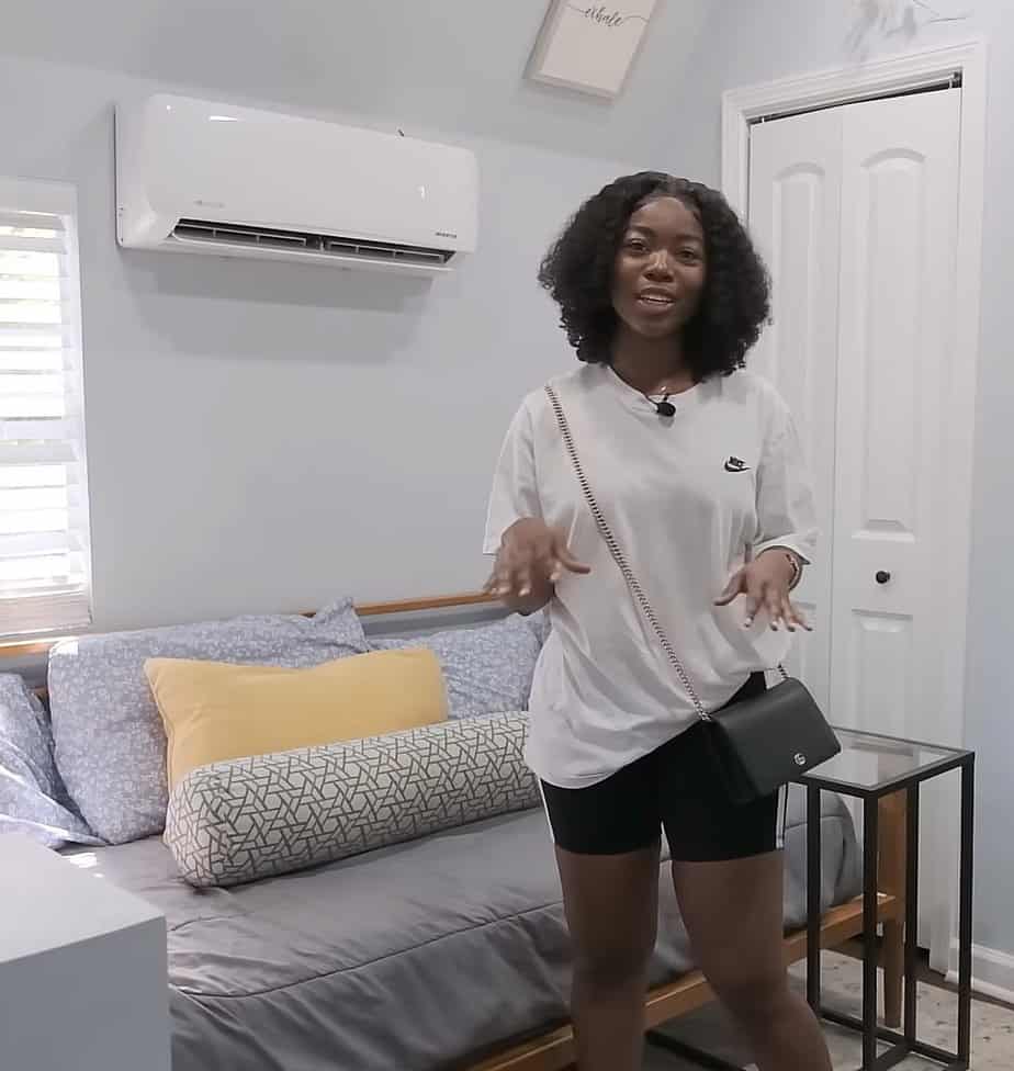 Woman builds a 'luxury tiny home' in her backyard and then fully rents ...