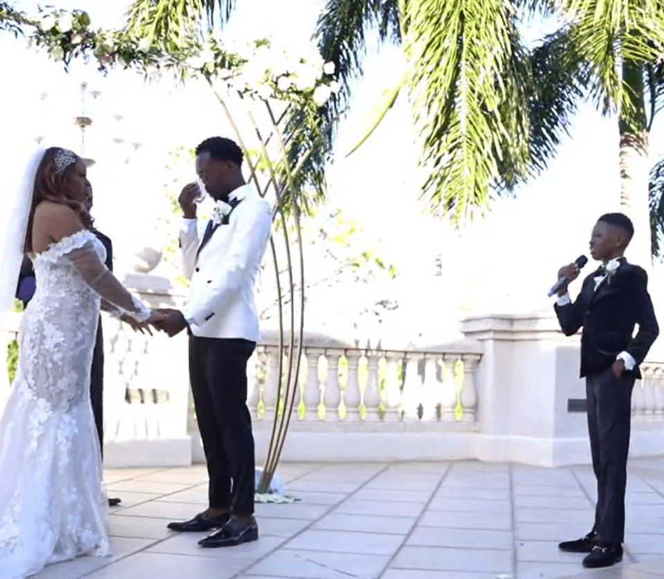 12-Year-Old's Emotional Solo at Parents' Vow Renewal Goes Viral