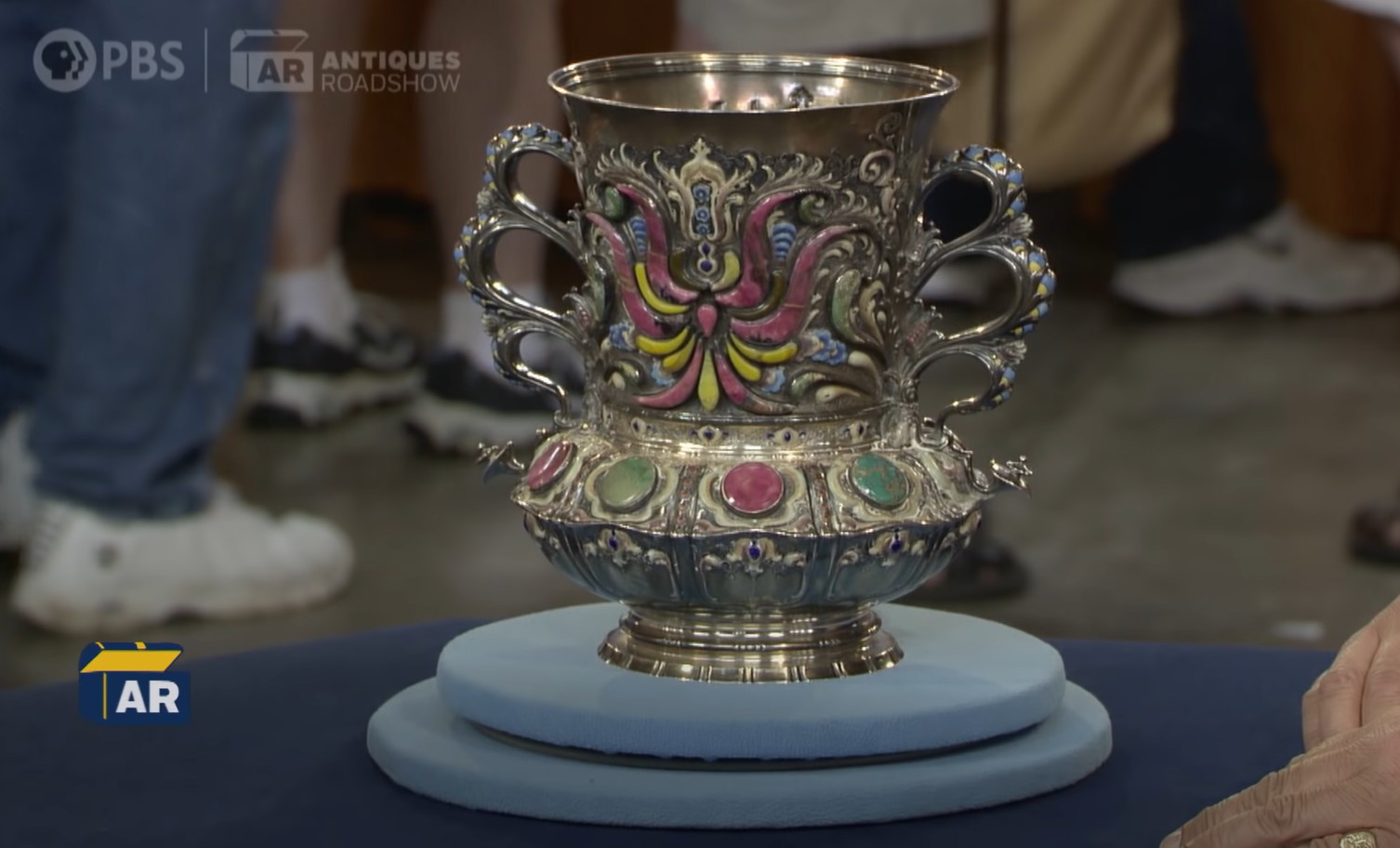 Woman Thinks Tiffany Vase Is Ugly Appraised For $100K