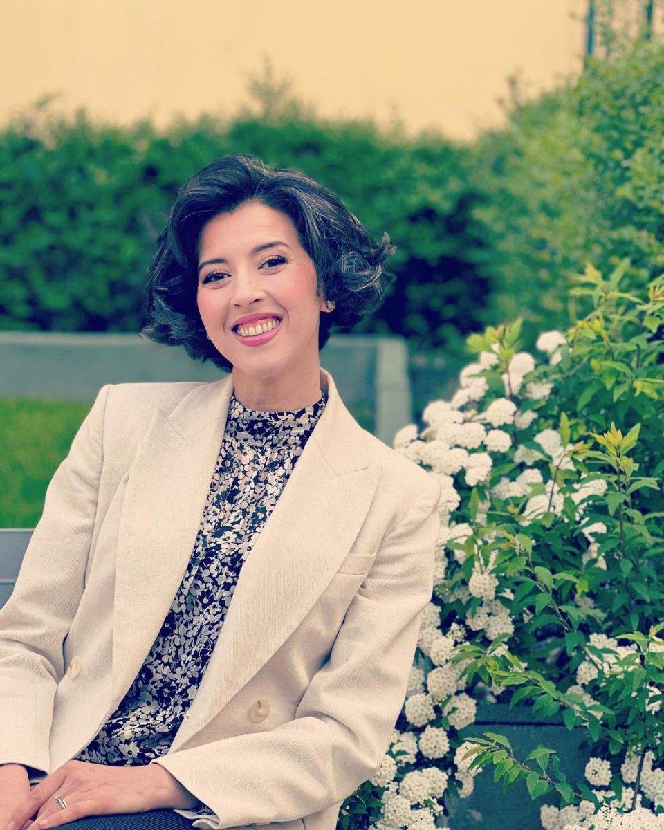 Audience member duets with Cuban American soprano