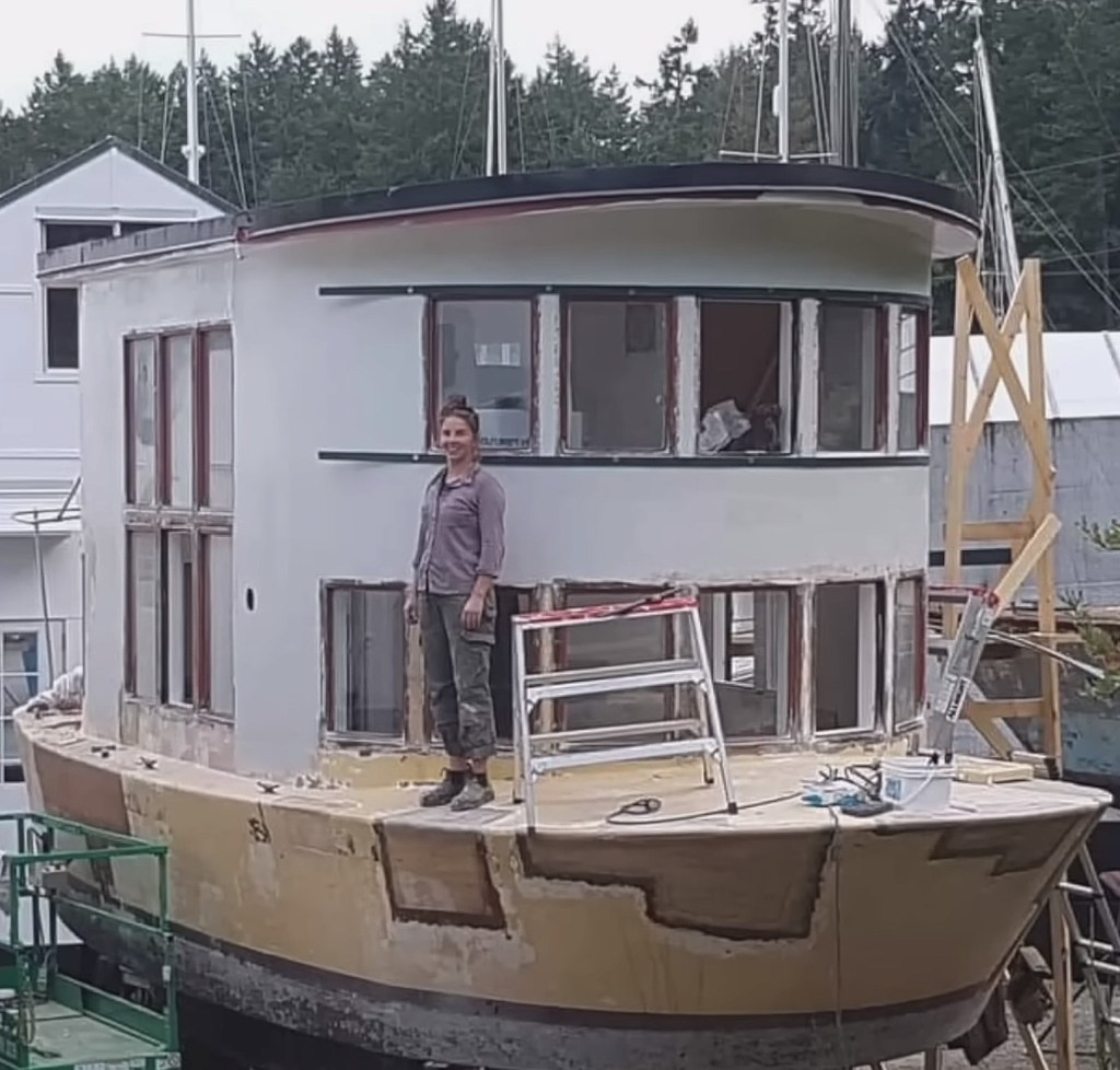 Couple transforms derelict boat into stunning tiny boat house