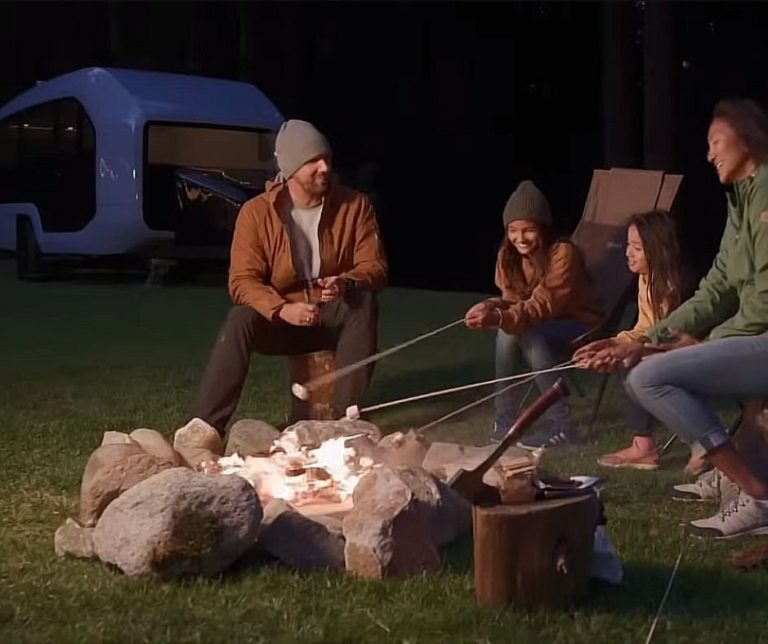 Work Off-the-Grid with the 'Pebble Flow' Electric Trailer