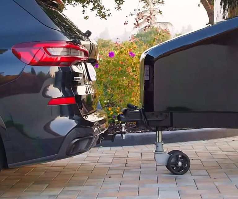 Work Off-the-Grid with the 'Pebble Flow' Electric Trailer