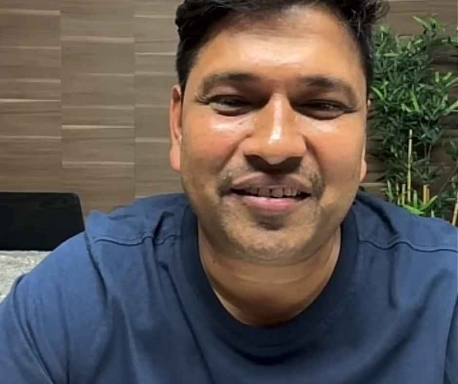 Uber driver builds a genius expandable container home