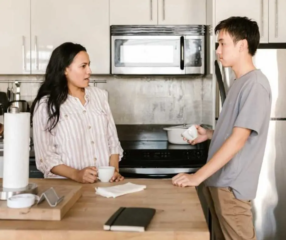 Expert Identifies 8 Signs Of A Controlling Relationship