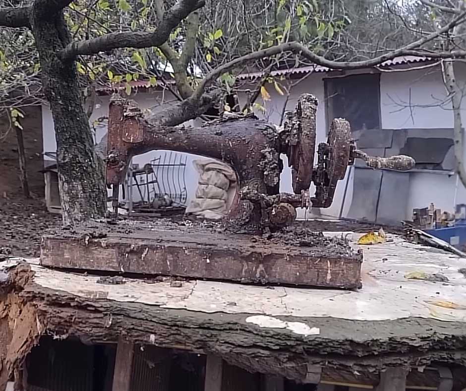 1894 SINGER Sewing Machine Restoration Video Hits 20M Views