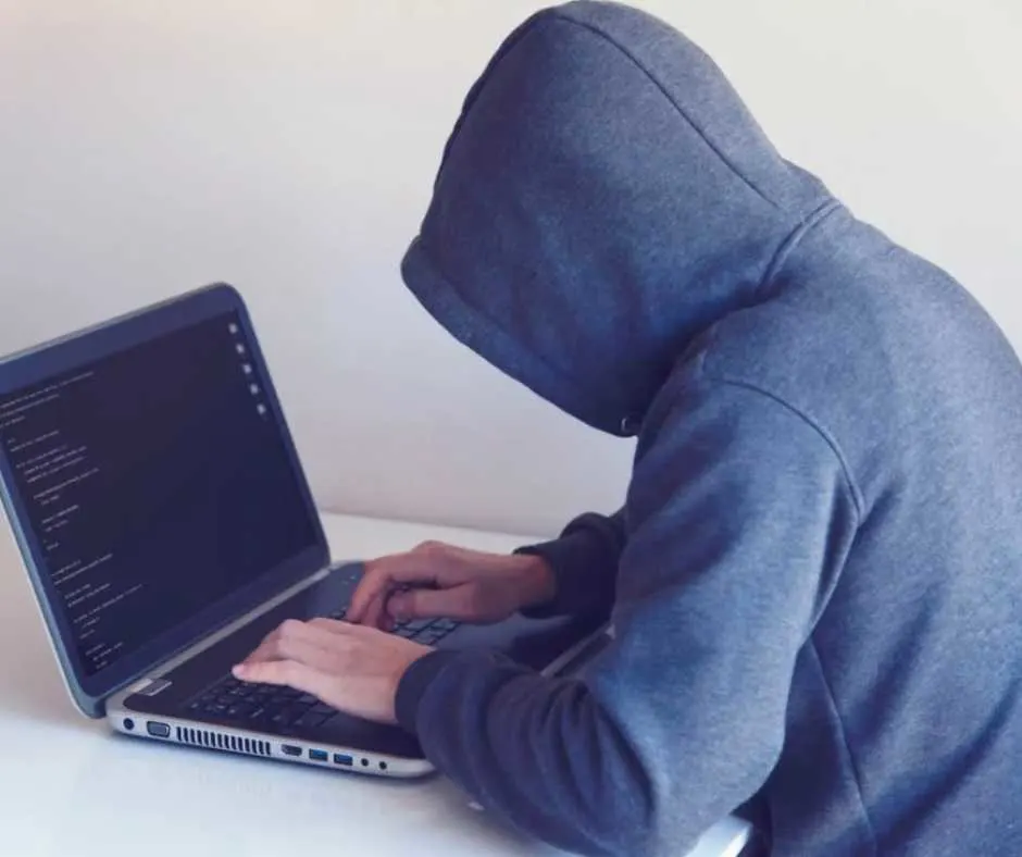 Bank Teller Saves Elderly Woman From Online Boyfriend Scam