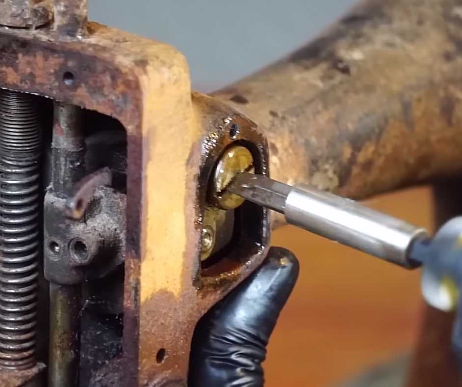 1894 SINGER Sewing Machine Restoration Video Hits 20M Views
