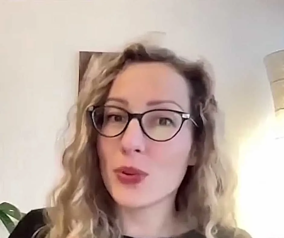 Orangutan Uses Healing Plant to Treat Wound