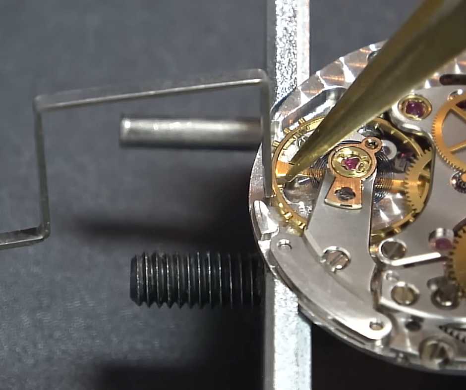 Man Restores Vintage Rolex From The 1960s To Almost New