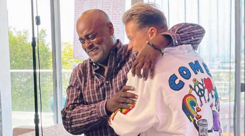 Homeless Artist Becomes Viral Sensation After Chance Encounter