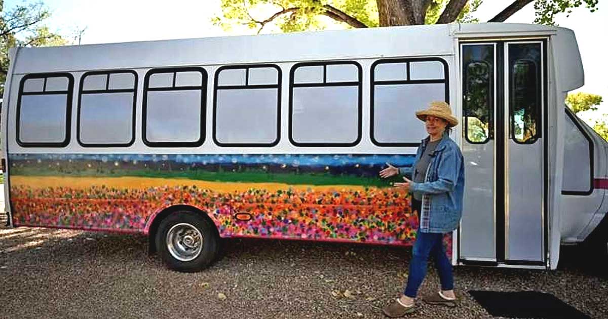 Woman Converted Shuttle Bus Into Tiny Home & Art Studio