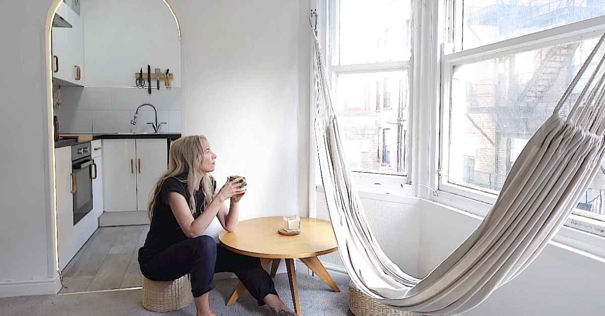 How Extreme Minimalist Living Helped Her Stress Less